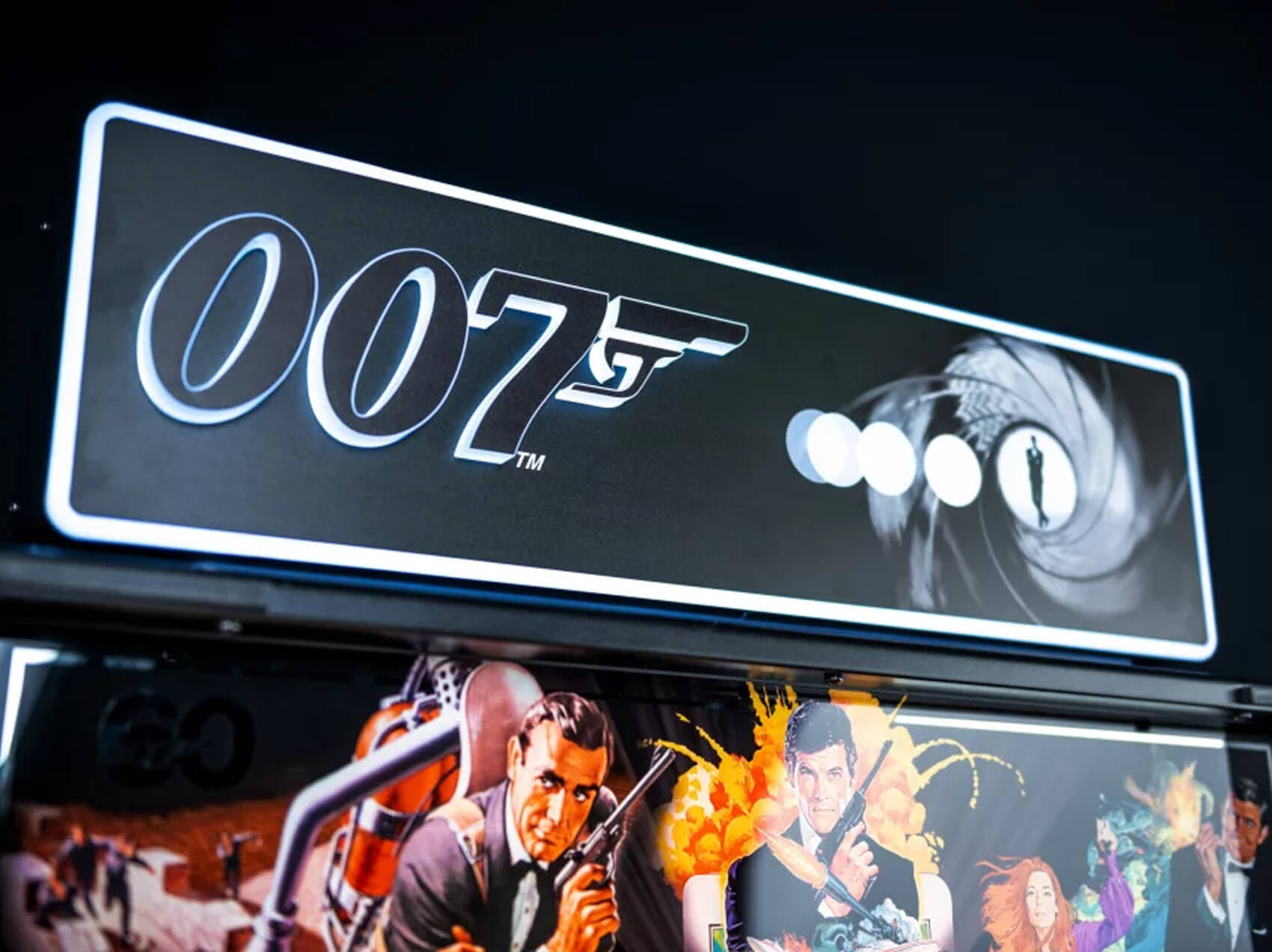 Stern James Bond 007 60th Anniversary Limited Edition Pinball Machine